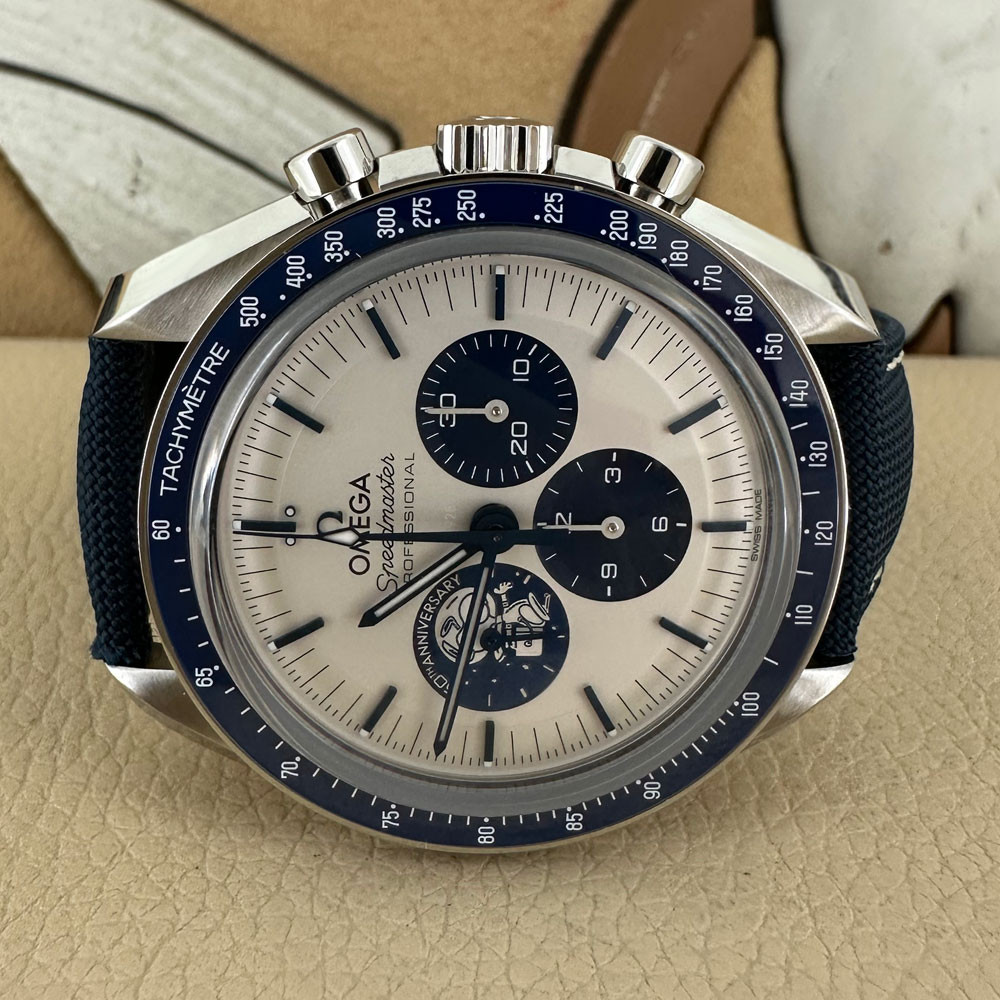Omega Speedmaster Silver Snoopy Award 31032425002001