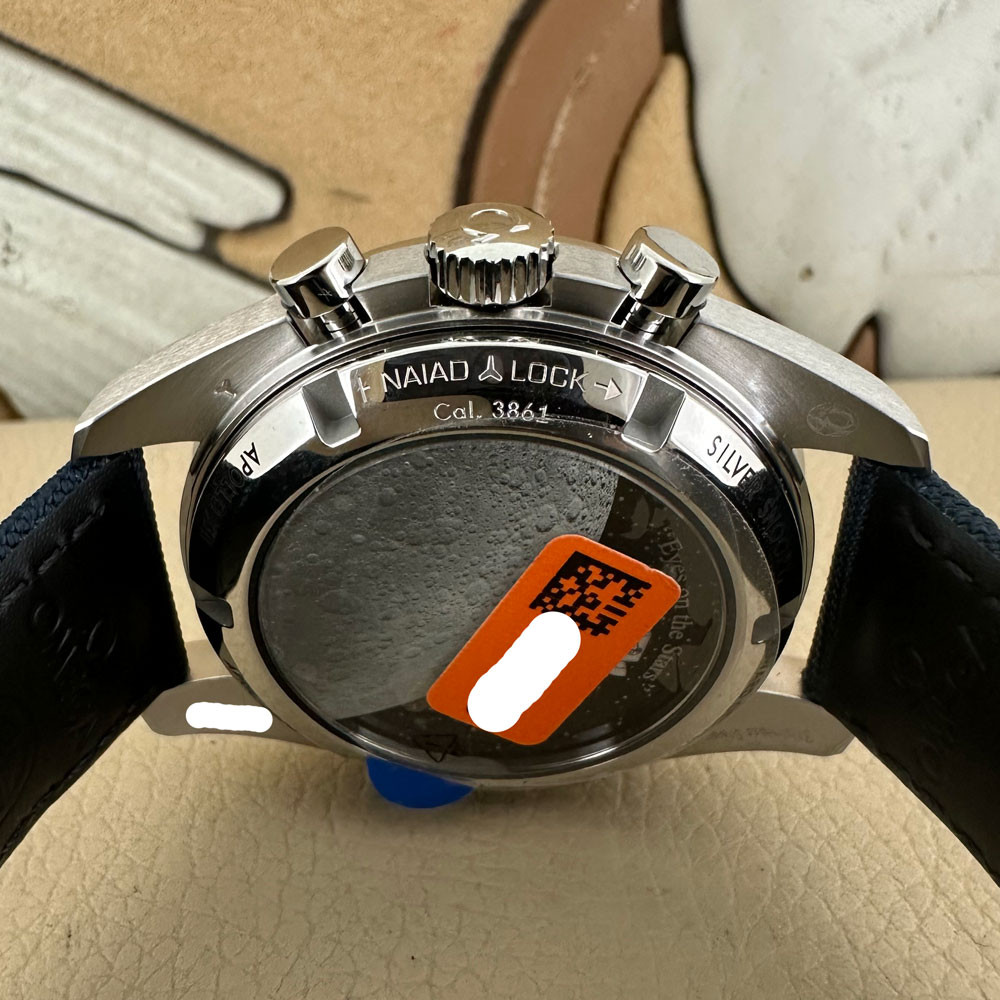 Omega Speedmaster Silver Snoopy Award 31032425002001